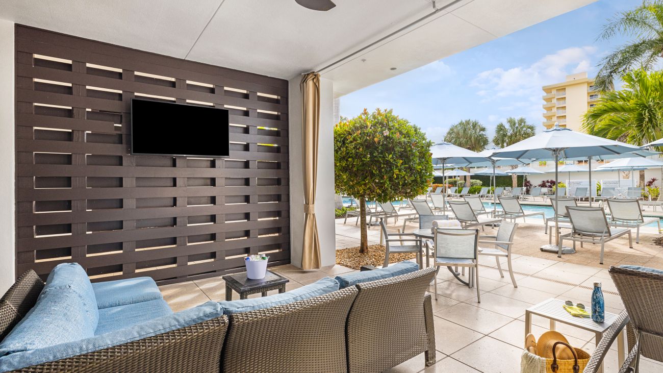 marriott hotel poolside